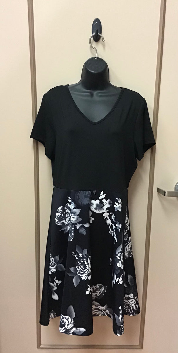 Black and White Short Sleeve Dress – Tack-M-Up Stables